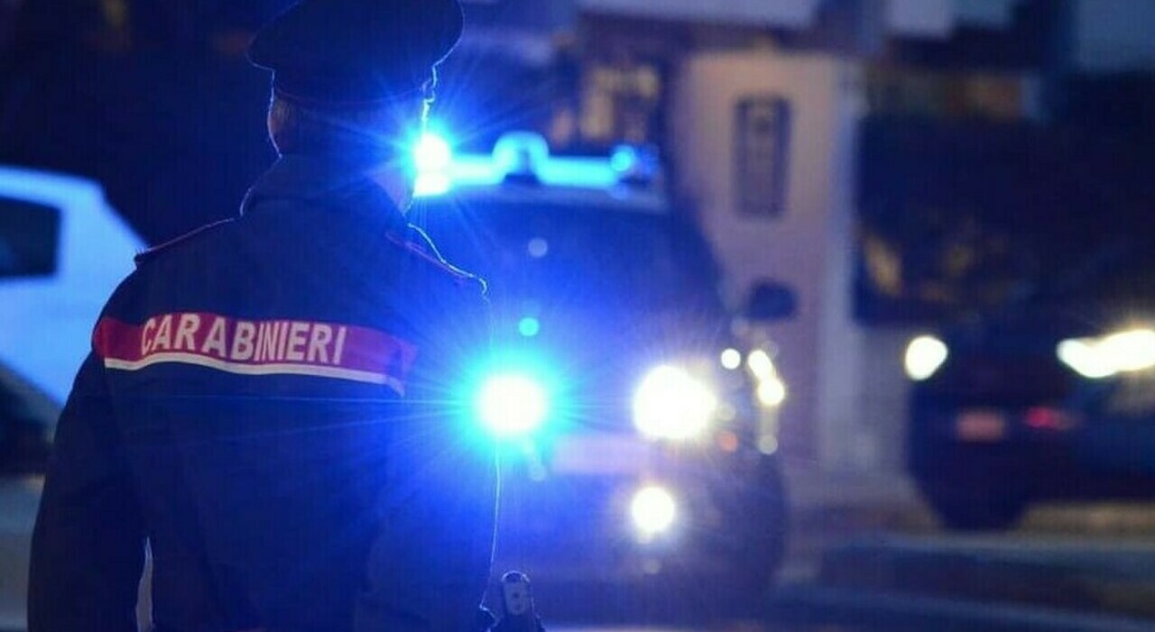 Perde il controllo della sua Alfa Romeo e abbatte una colonnina del gas ...