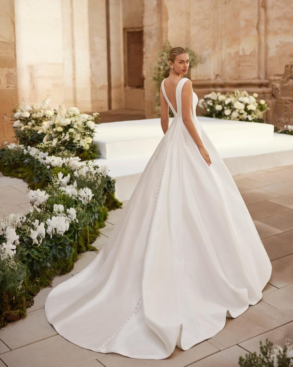 An impeccable, immaculate bridal look: Behind the scenes at Carla ...