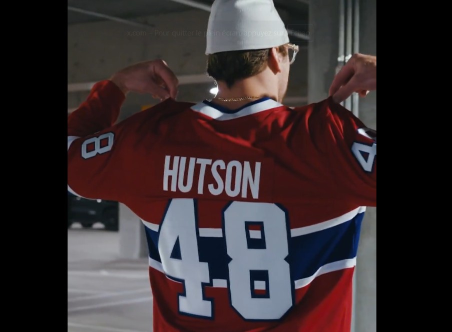 Le chandail de Lane Hutson porté par Lukas Van Ness des Packers de ...