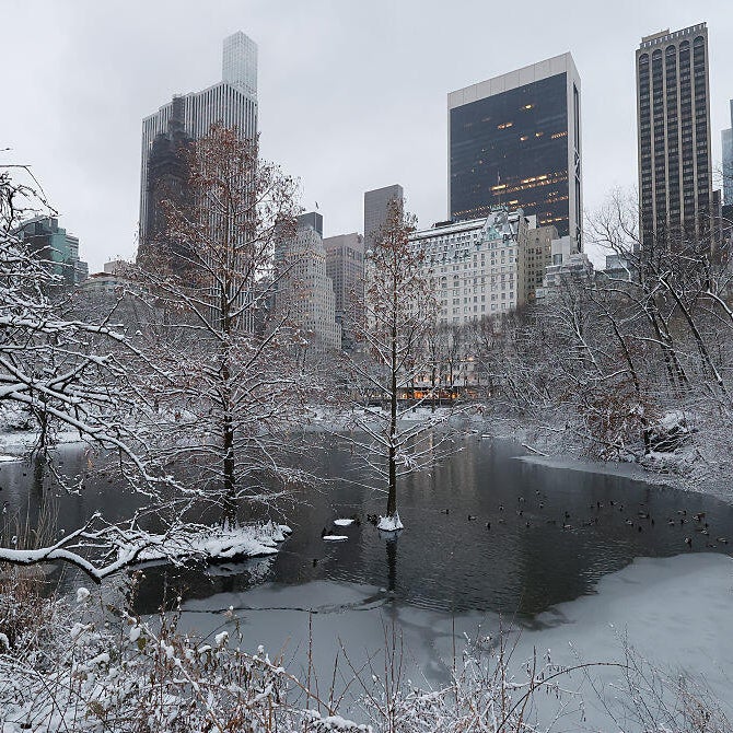 Tracking winter bomb cyclone snarling flights. Maps show the latest ...
