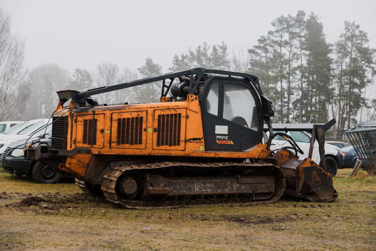 Ukraine receives over 30 vehicles and humanitarian aid from Latvia – photos