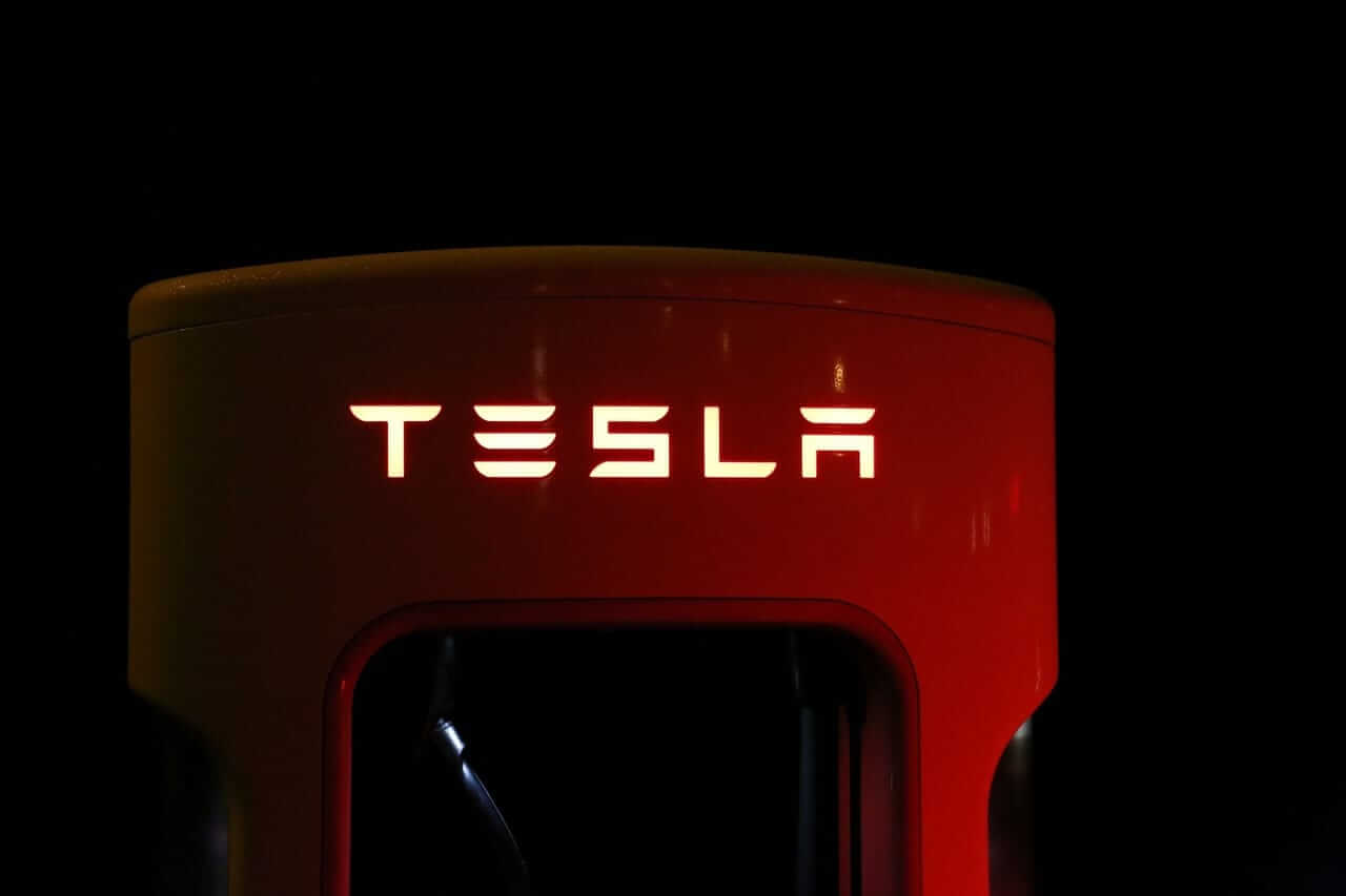 As Tesla faces a new investigation over door safety, how should you ...