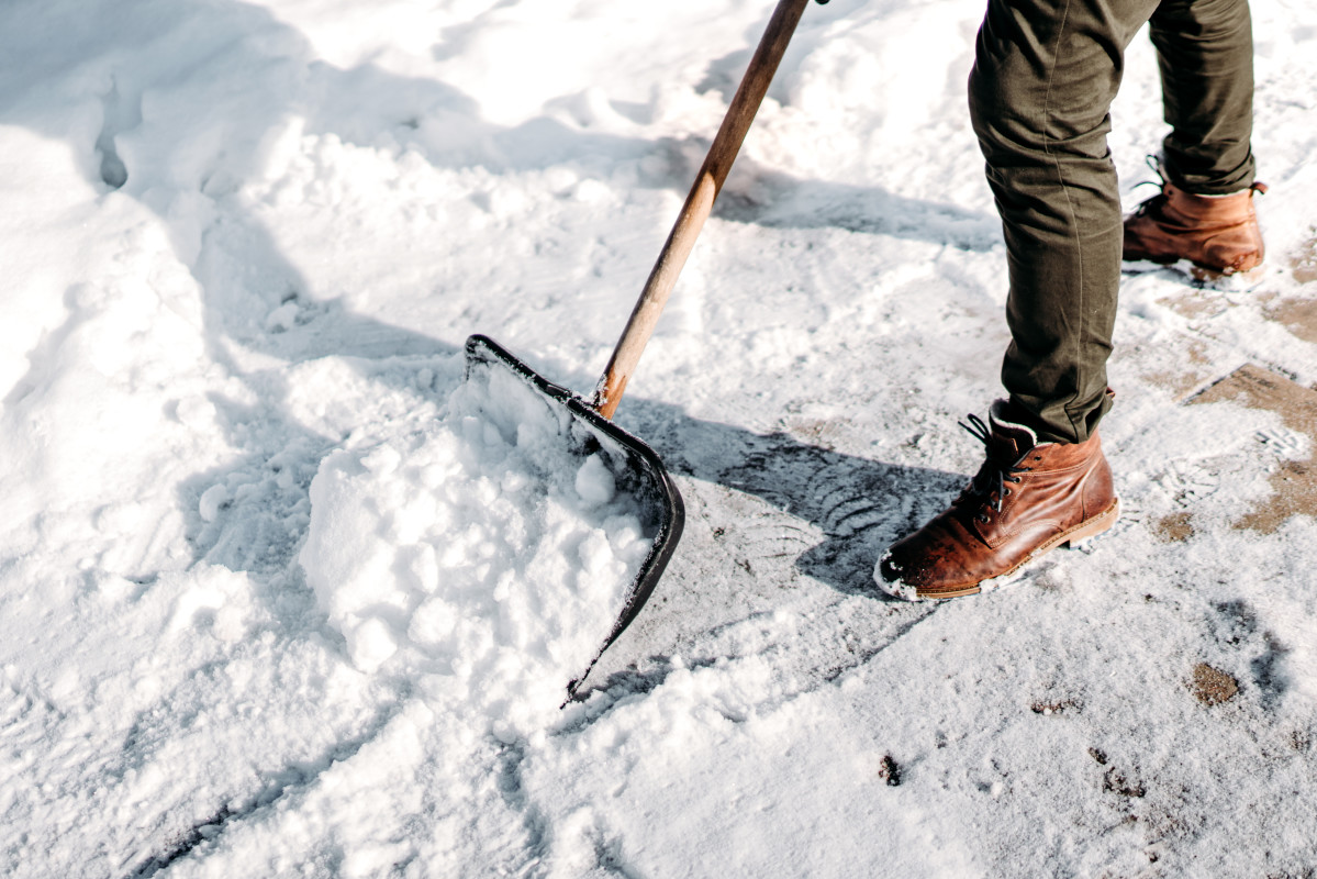 This quick trick makes shoveling wet snow less frustrating