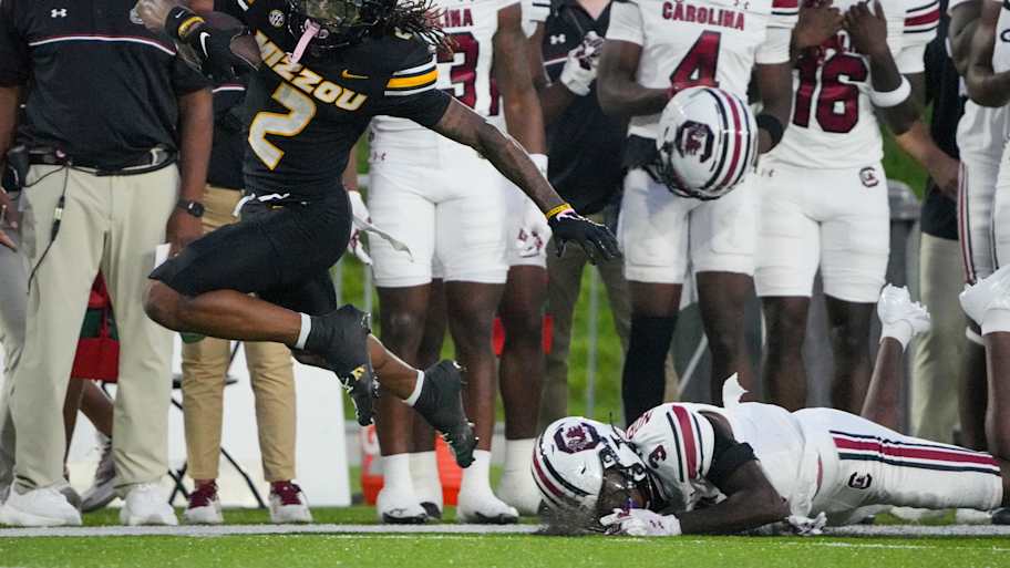 South Carolina Gamecocks defensive back plans to enter the transfer portal