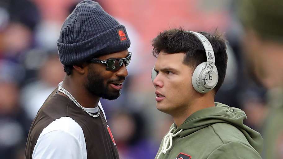 Dillon Gabriel’s fiancée Zo turns heads in Browns fit while Shedeur ...