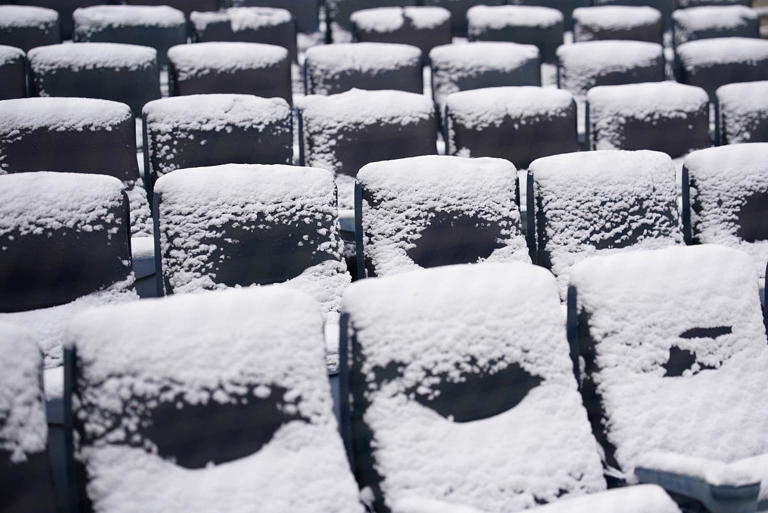 It’s snowing! How a massive cold front changed the global map to winter ...