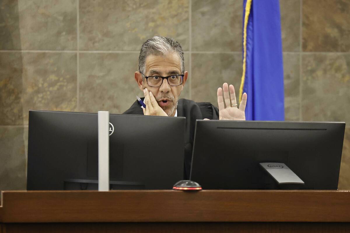 Las Vegas police lt.’s trial nears as lawyers clash over home ...