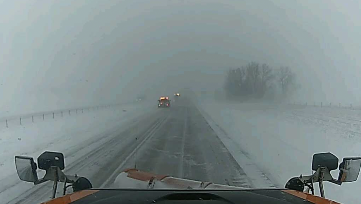 Interstate 35 southbound closed in southern Minnesota amid blizzard ...