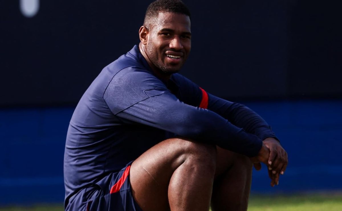 Jhohan Romaña se presentó al entrenamiento de San Lorenzo, mientras ...