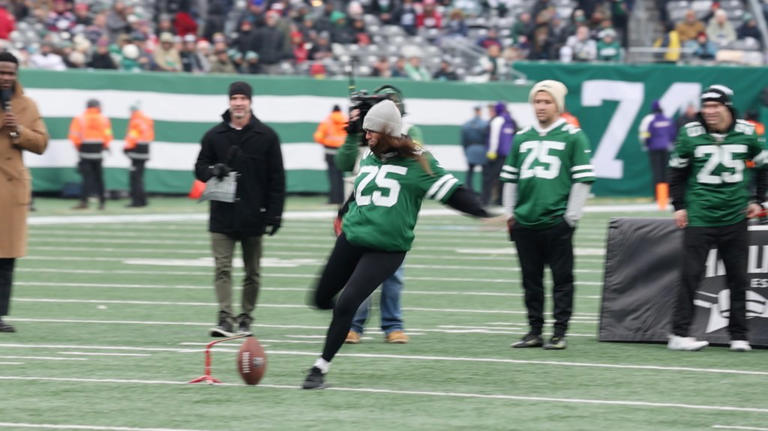 Jets super fan kicks for $100K challenge after invite controversy — and ...