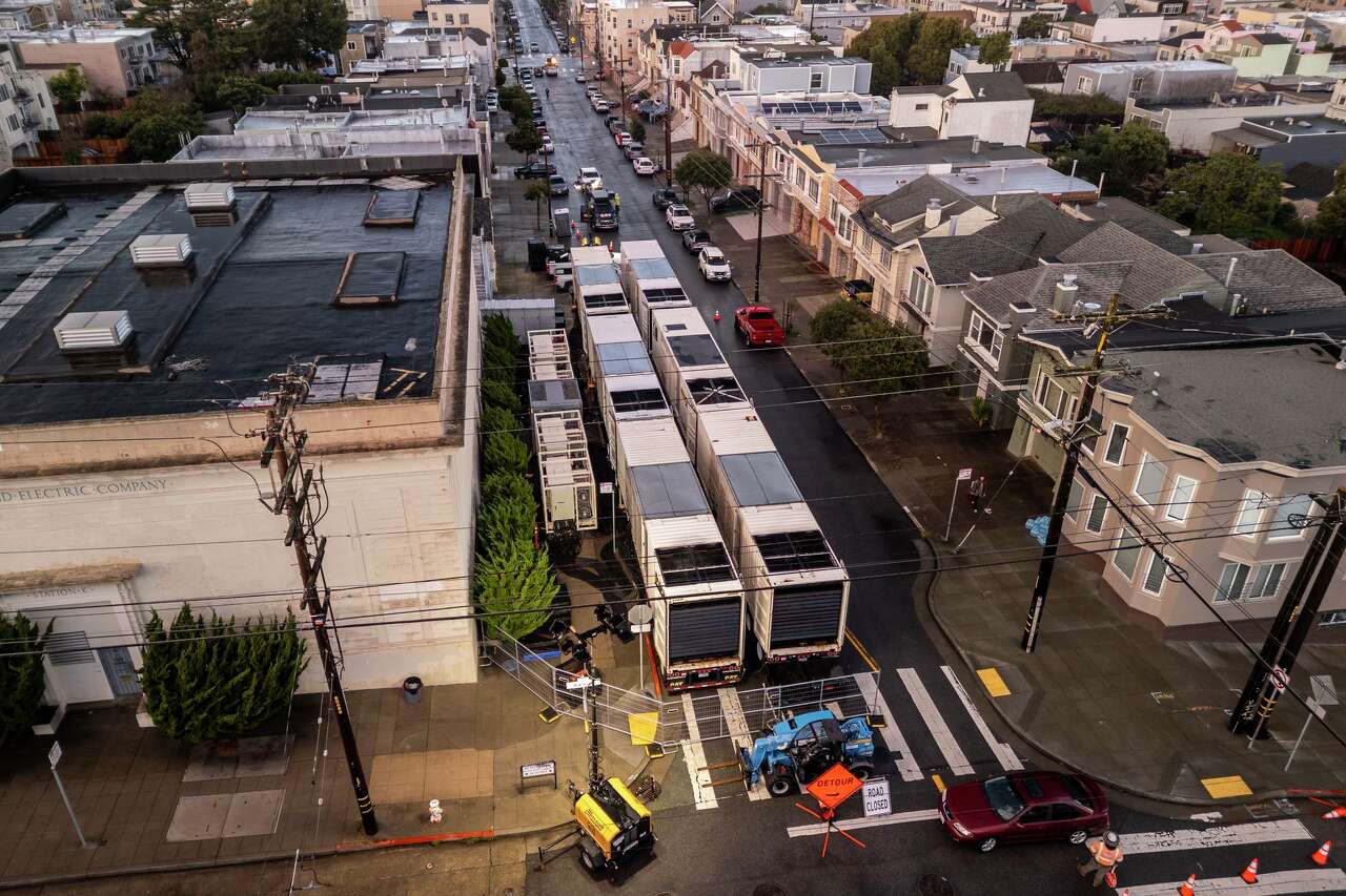 PG&E is working to remove its noisy generators in SF.'s Richmond. Here ...