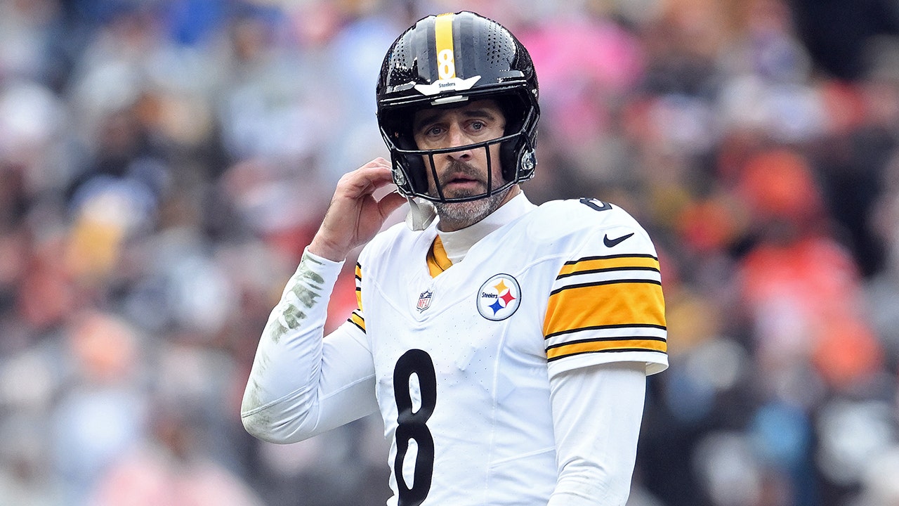 NFL Week 17 scores: AFC North, NFC South up for grabs as playoff ...