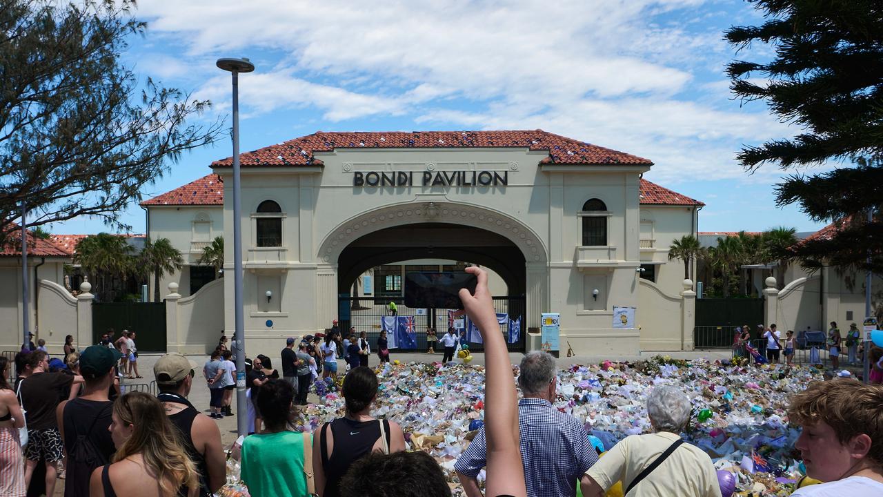 'Warning signs': Pressure mounts over Bondi