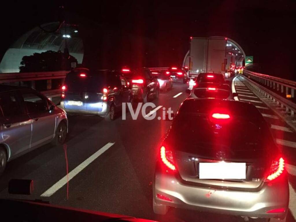 Incidenti e disagi in autostrada: code su A10, A6 e A26