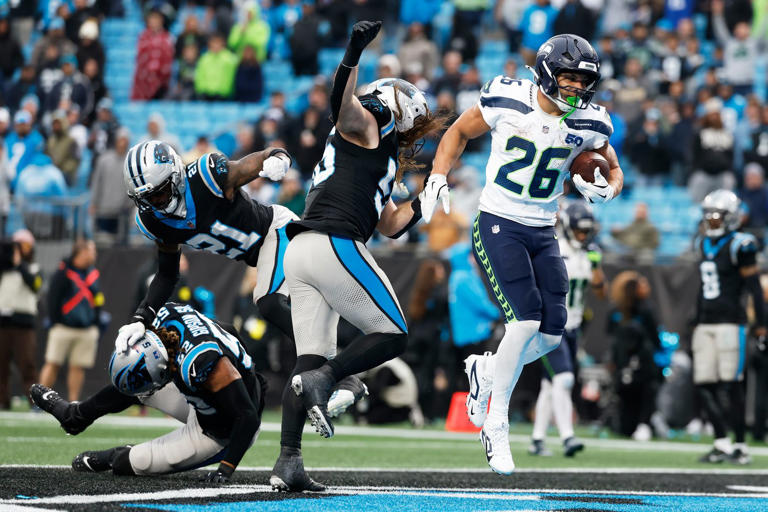 Seahawks close in on NFC's top seed with 27-10 win over Panthers