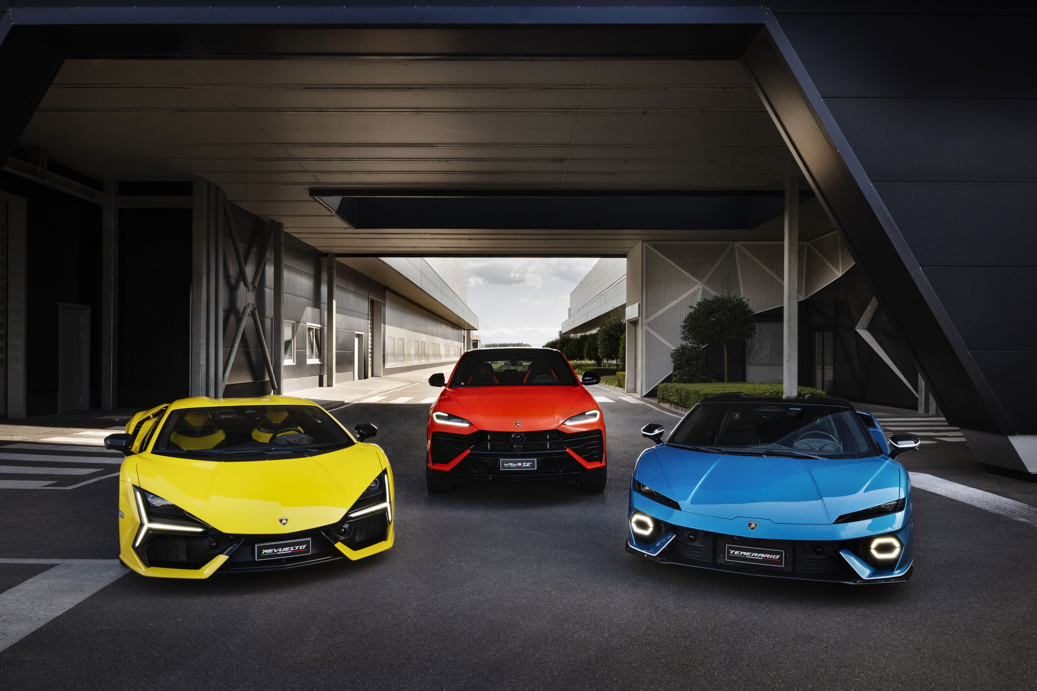 Lamborghini heads into 2026 with first fully hybridized model line-up ...
