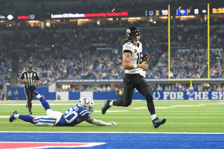 Trevor Lawrence runs for 2 scores as Jaguars close in on AFC South ...