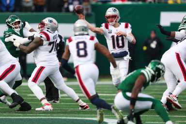 Jets, Aaron Glenn’s embarrassment continues in blowout 42-10 loss to ...