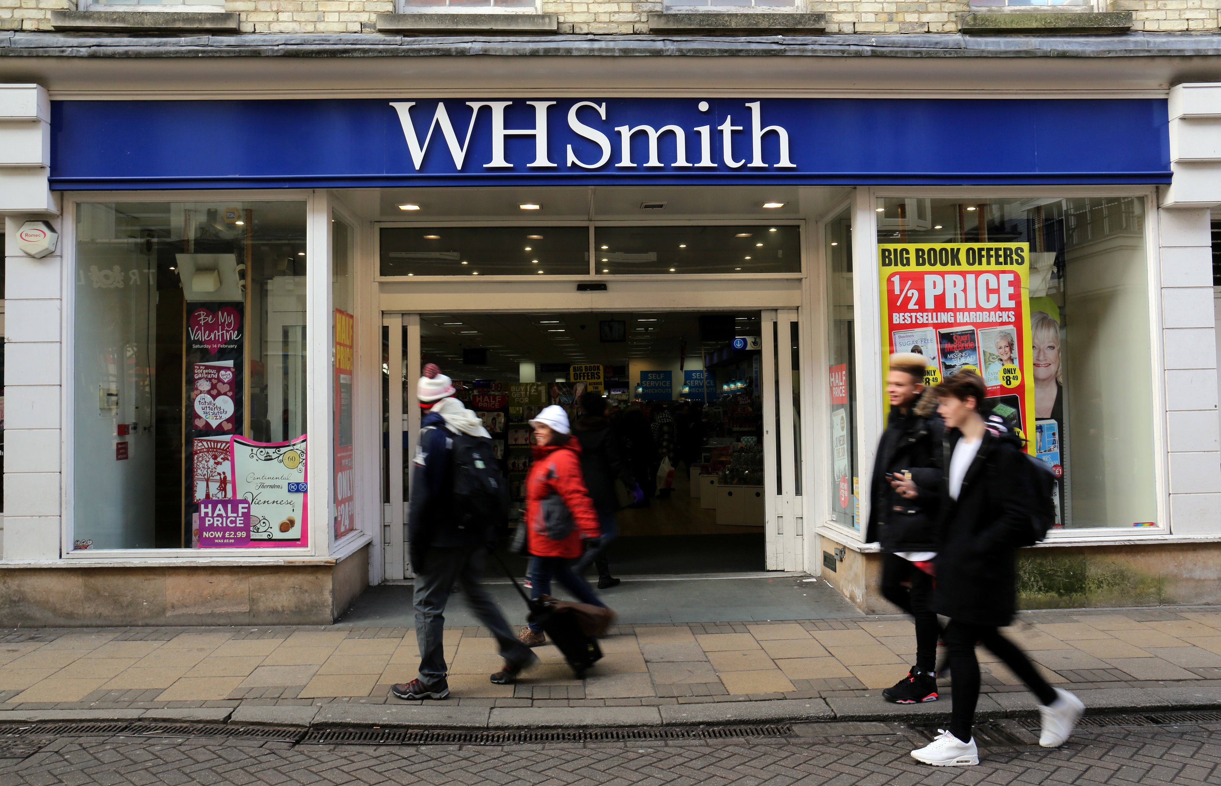Which high street brands closed stores in 2025?
