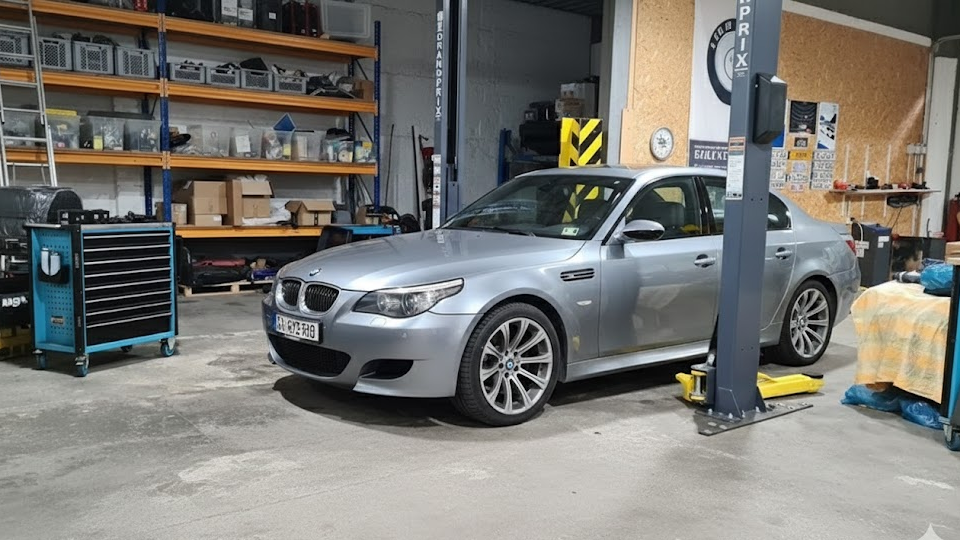 BMW E60 and new workshop lift
