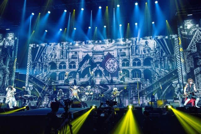 聖飢魔II vs BABYMETAL、奇跡のジョイントギグWOWOWで放送 感動の2日目ライヴ・レポート公開