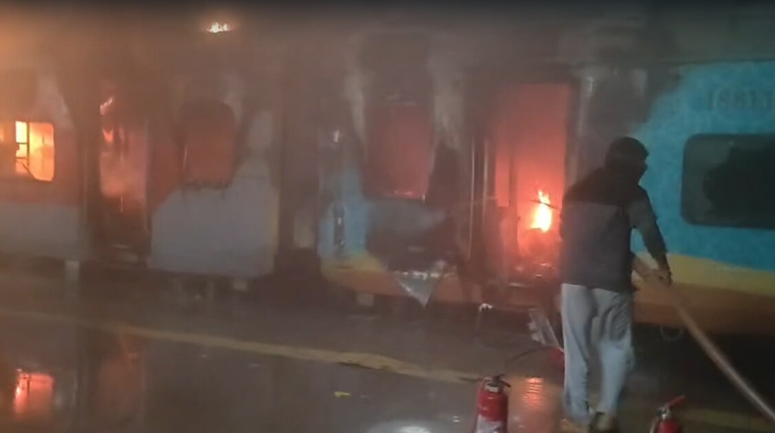 One killed as 2 coaches of Tata-Ernakulam Express catch fire in Andhra ...