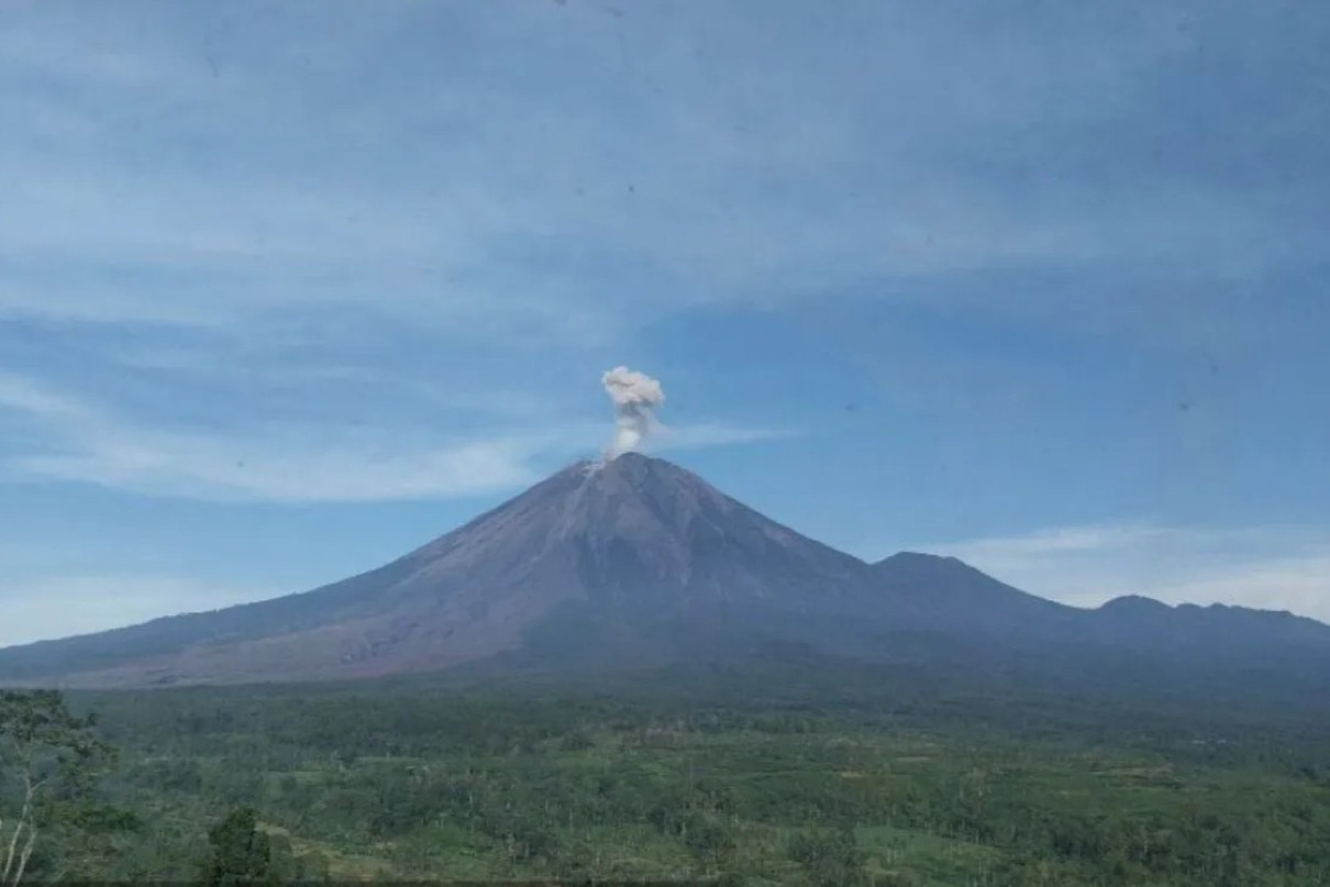 Status siaga, Gunung Semeru masih didominasi gempa letusan