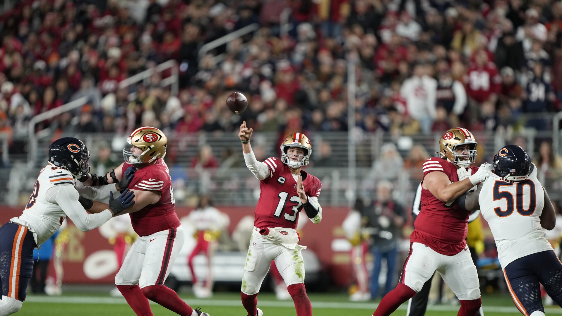 Sunday night football: 49ers lead Bears 28-21 at halftime