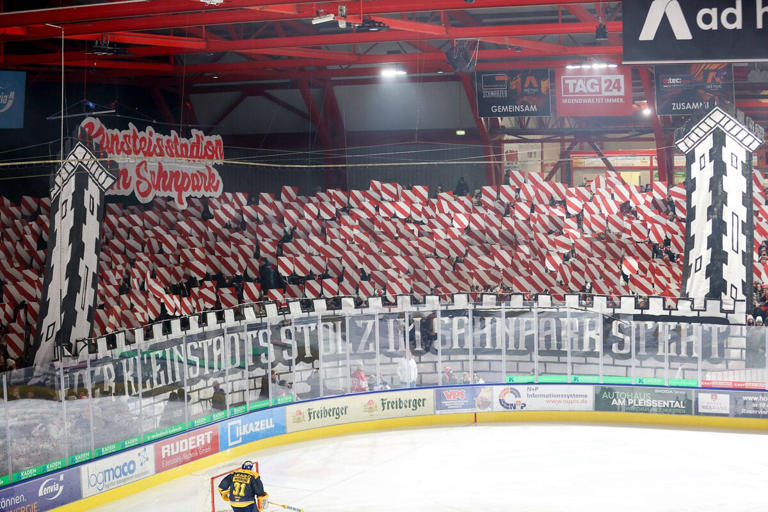 0:2 gedreht! Eispiraten schnappen Füchsen vor 5222 Zuschauern den ...