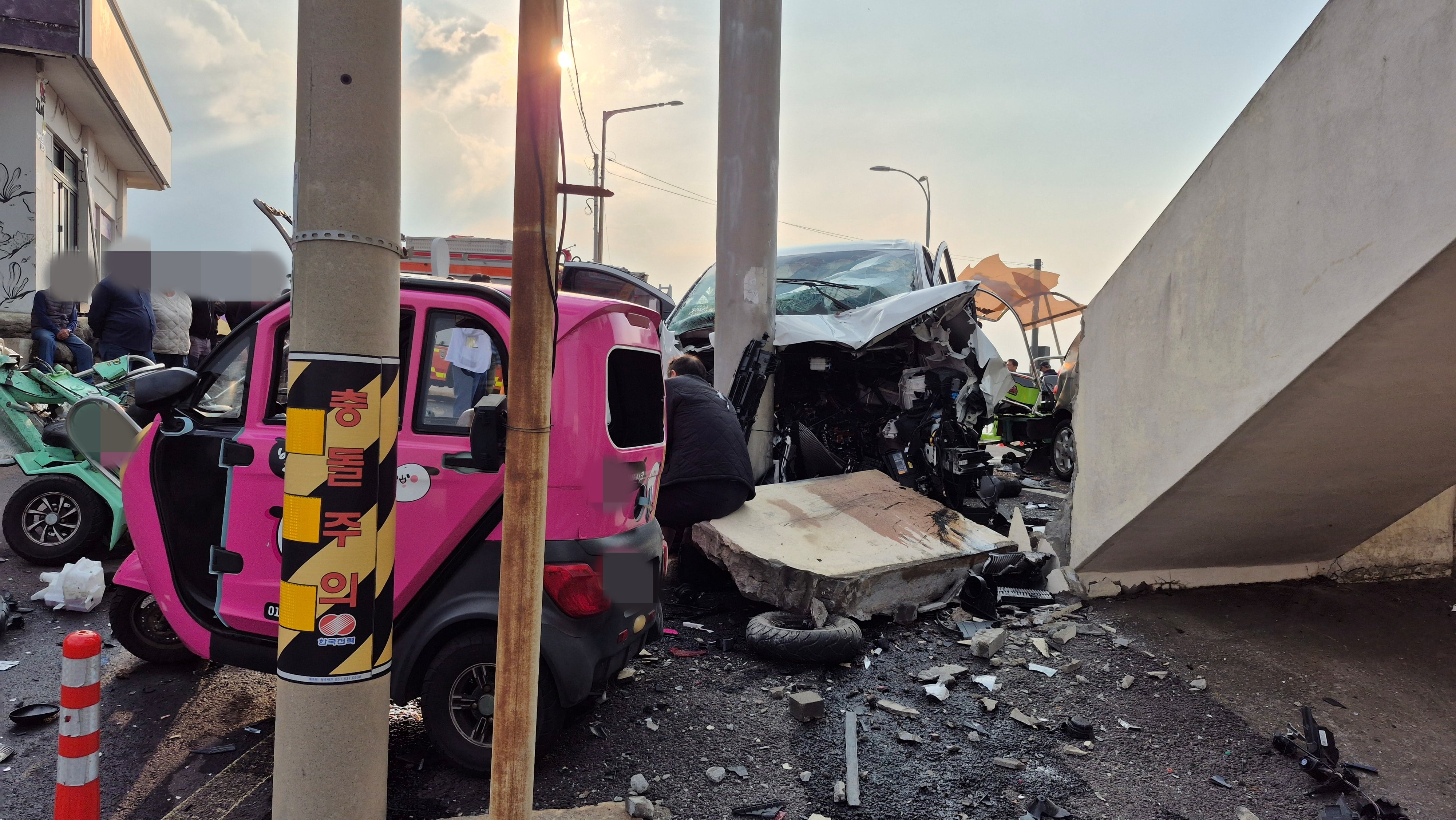 Jeju rental car accident: 14 casualties, no sudden acceleration evidence