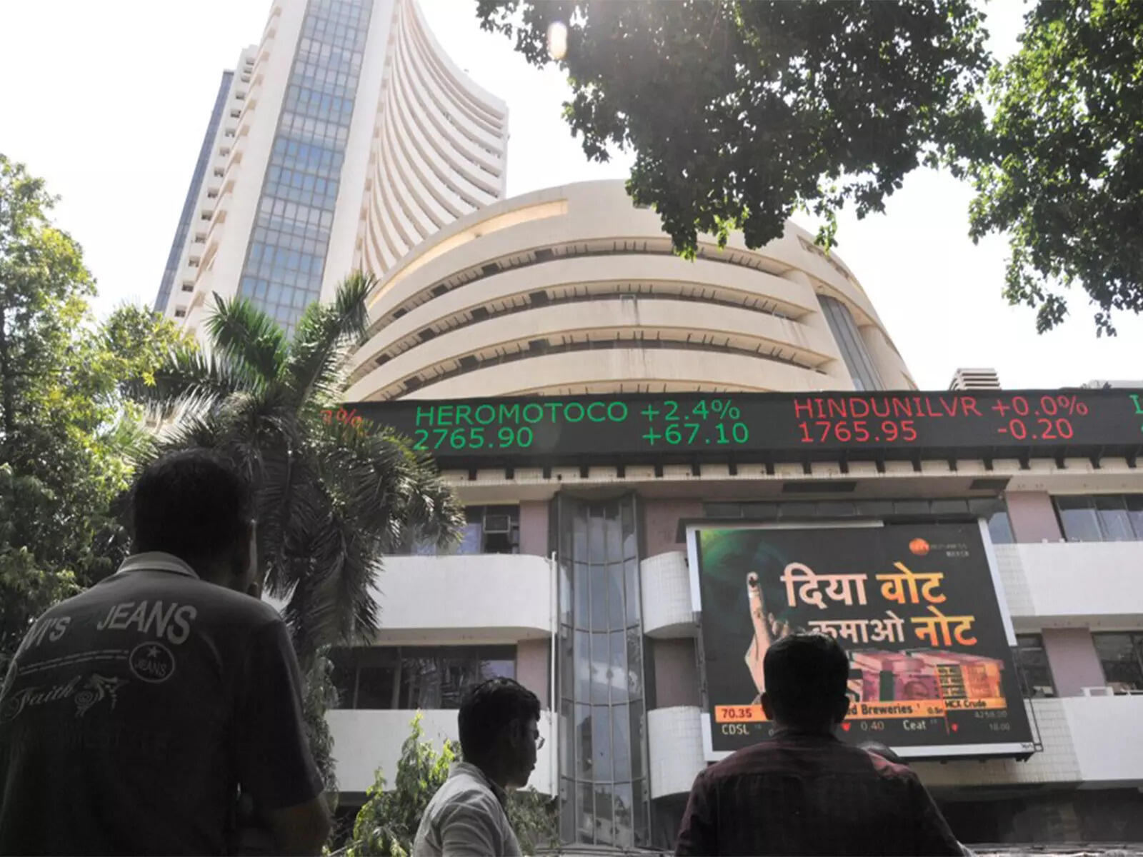 Sensex, Nifty off to lacklustre start as D-St rally meets year-end caution