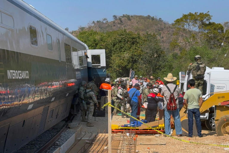 Interoceanic train derails in southern Mexico, killing at least 13 and ...