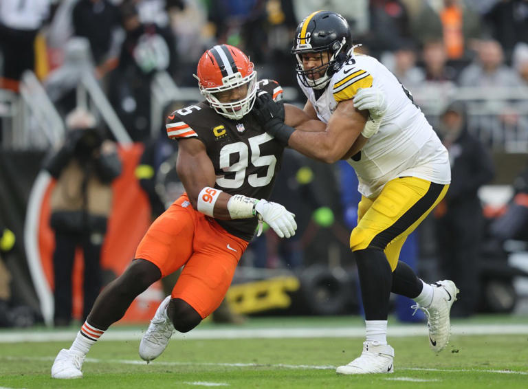 Myles Garrett takes jab at Aaron Rodgers, Steelers after not breaking ...