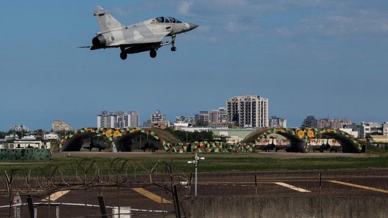 Cina, esercitazioni militari intorno a Taiwan