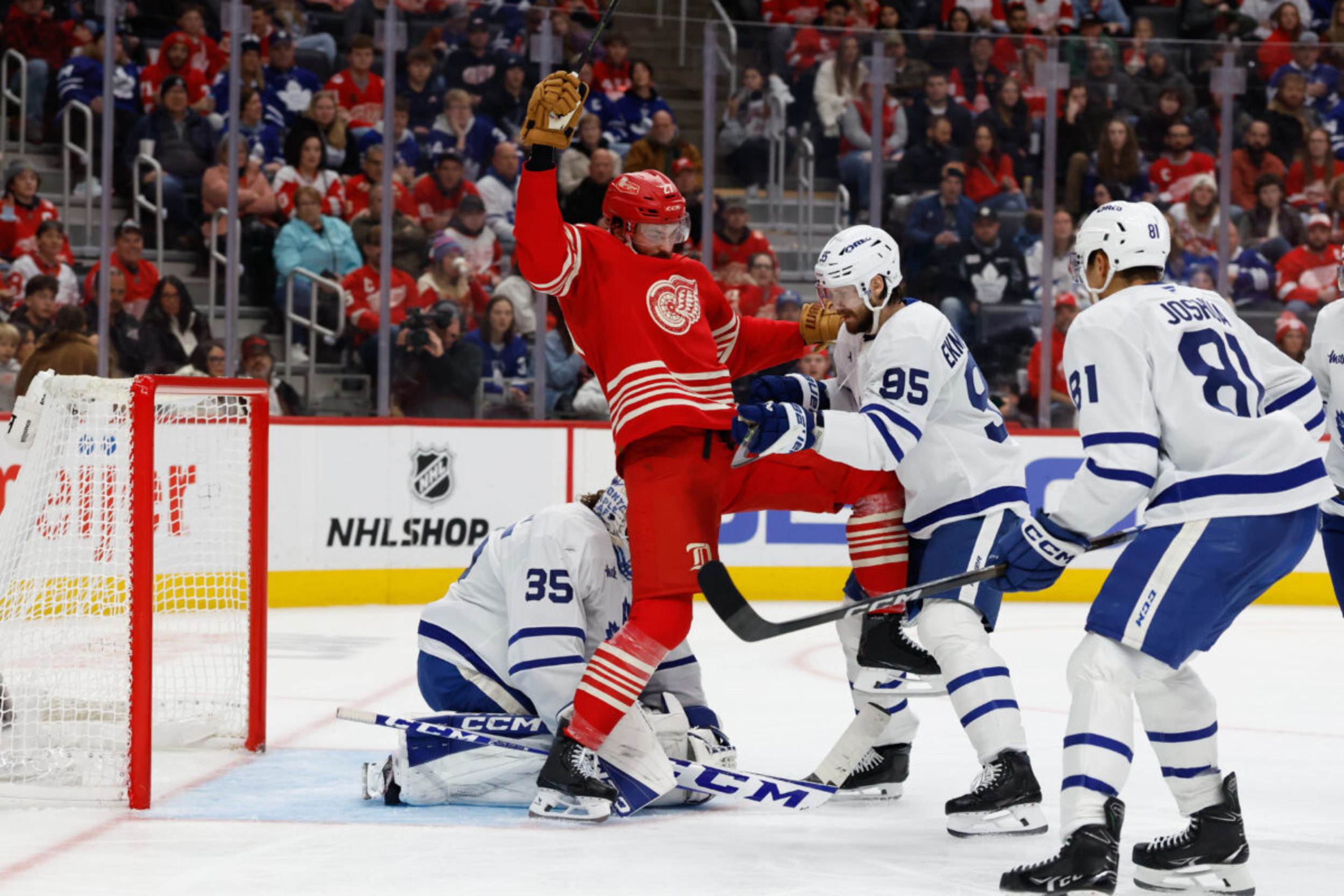 Red Wings edge Maple Leafs in 3-2 overtime win