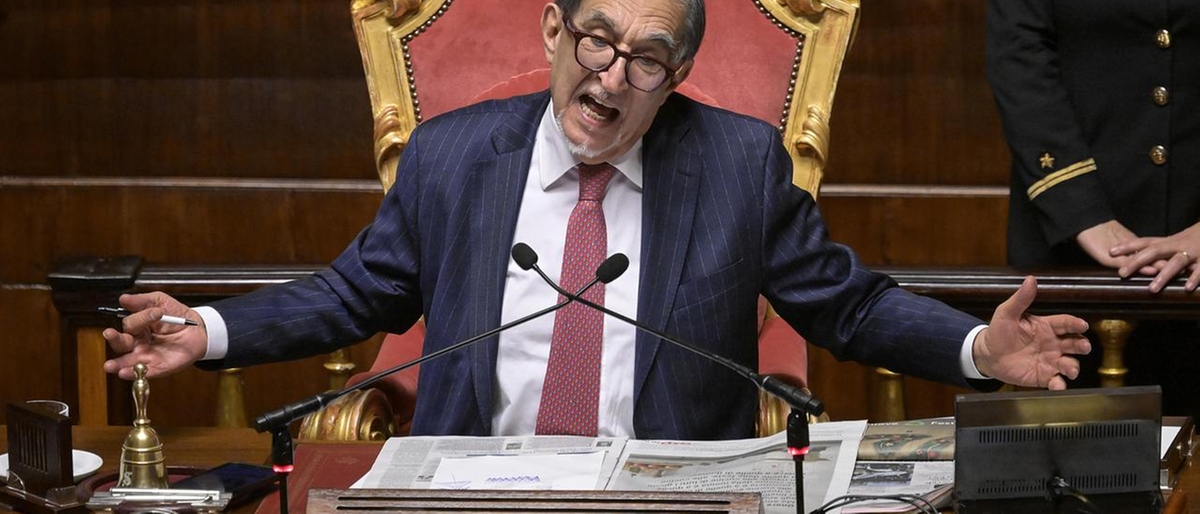 Il ricordo del Msi. I dem contro La Russa. La replica: attaccano il ...