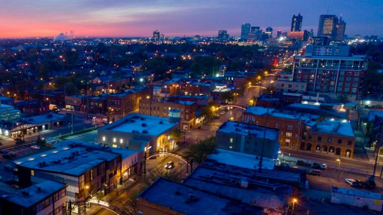 Columbus weather: Showers, strong winds, cold blast by daybreak Monday