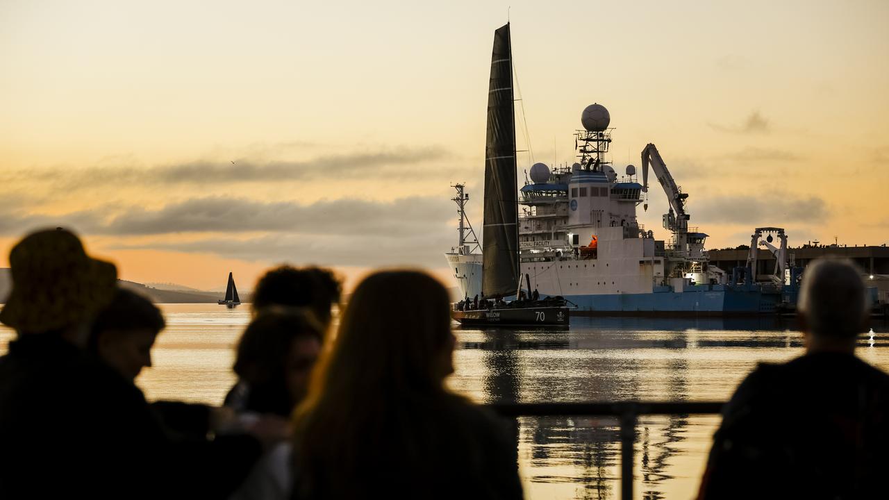 'Difficult': fickle winds slow Sydney-Hobart contender