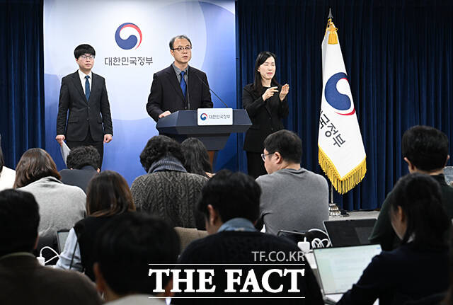 정부 "KT 안전한 통신서비스 제공 못 해... 위약금 면제 적용 가능" [TF사진관]