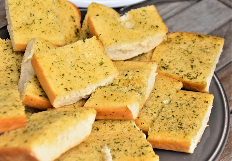 5 frozen garlic breads with links to cancer risks
