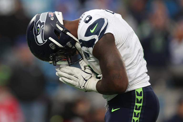 Seahawks keep pressure on Rams to beat Falcons