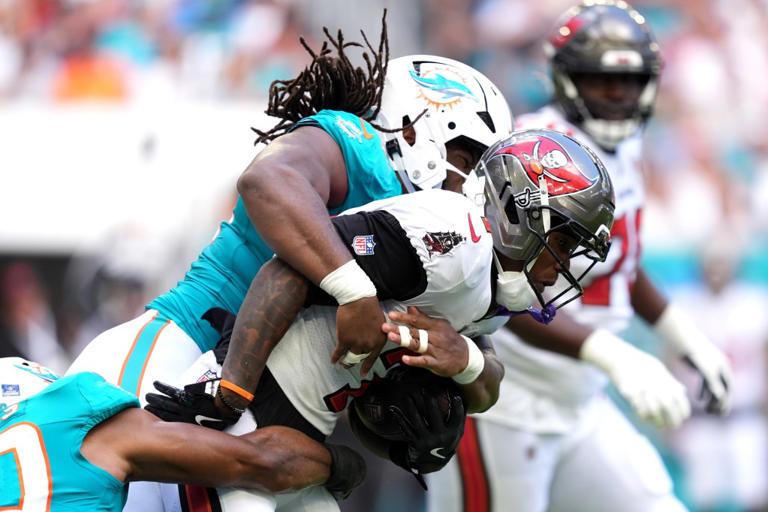 Buccaneers, Panthers’ losses set up wild finish to sad NFC South ...