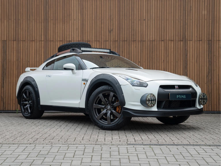 Someone built an off-road Nissan GT-R, but there’s a problem
