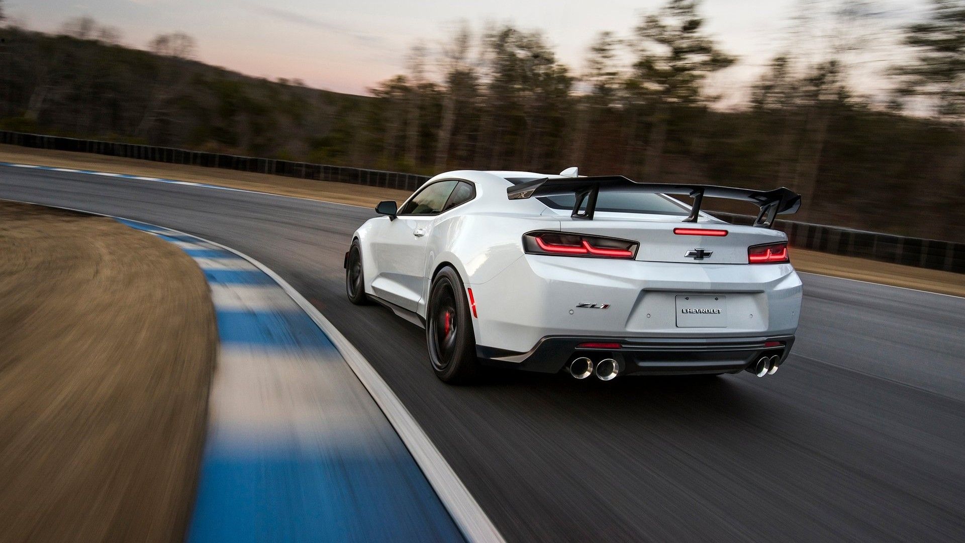 Cross-plane V8 engine: Pros and cons