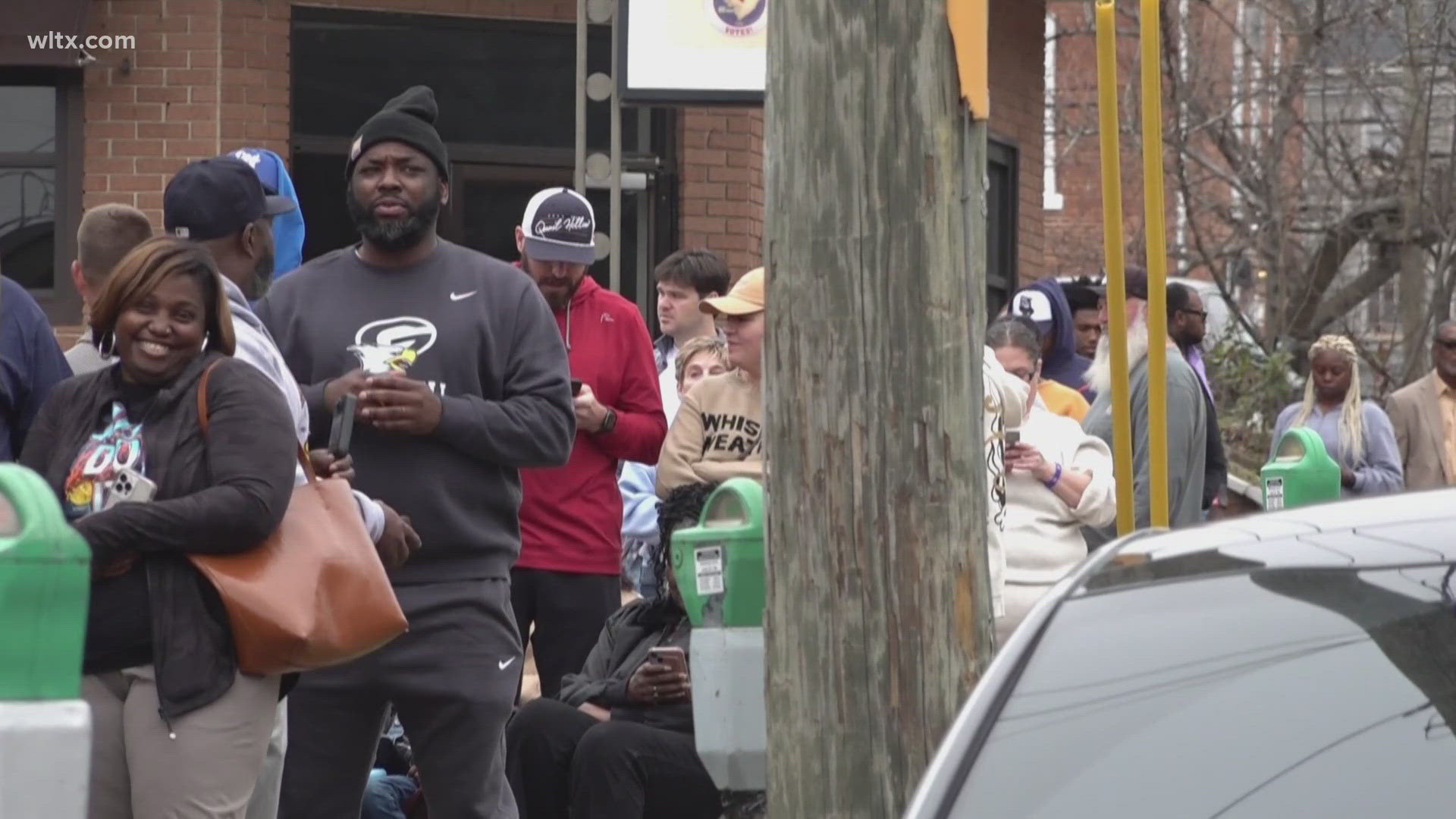 Long lines form as 2 Fat 2 Fly makes limited pop-up return to Columbia