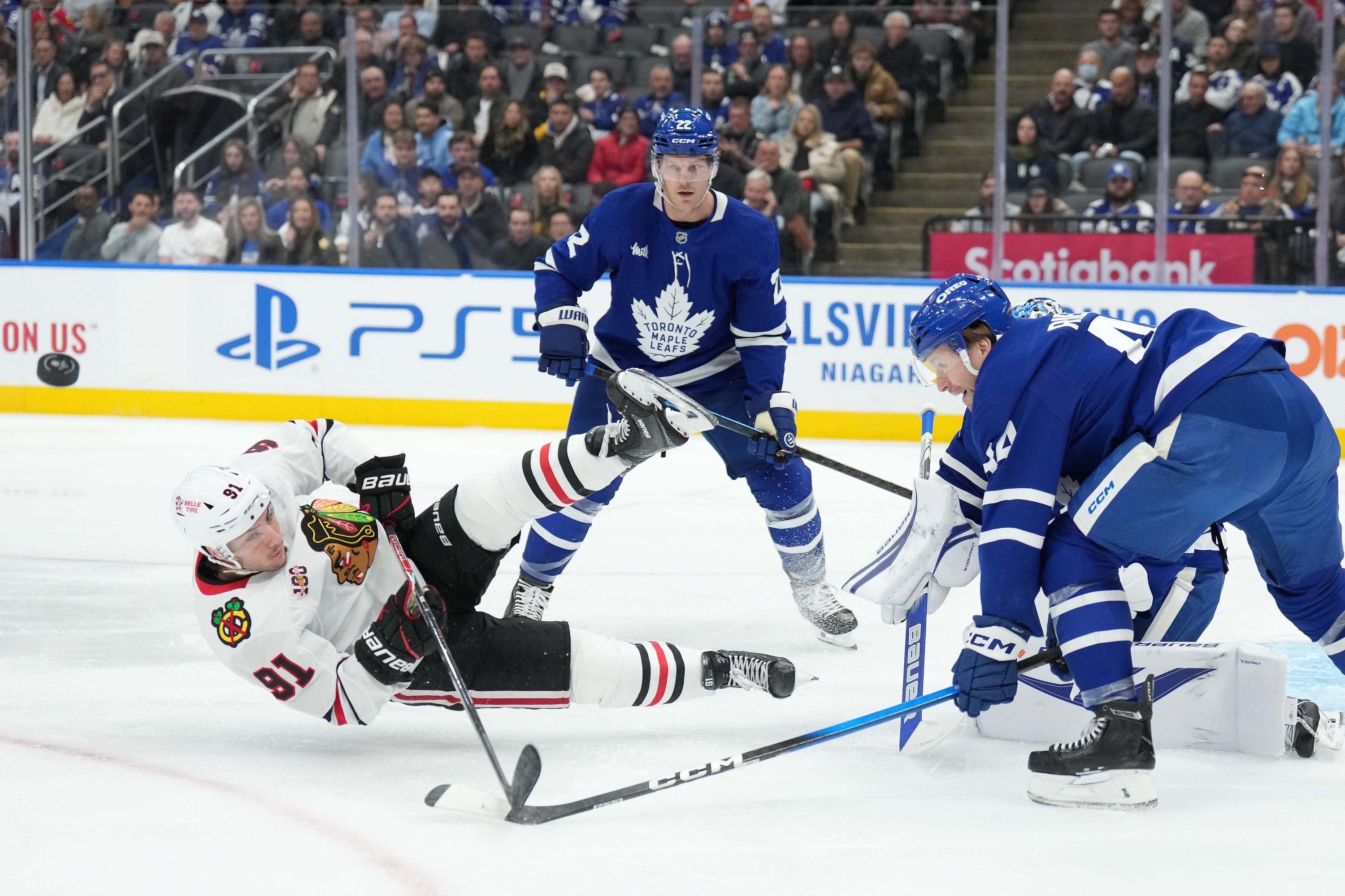 Blackhawks captain Nick Foligno returns with goal against Penguins ...