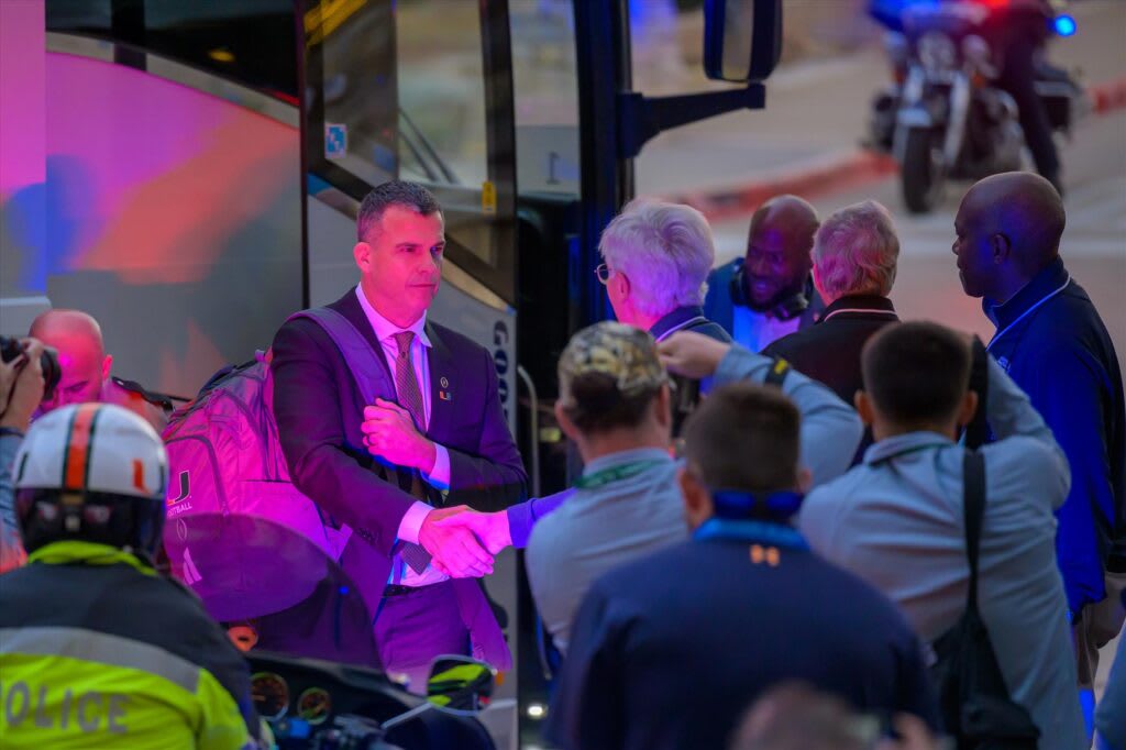 Miami Hurricanes arrive in Dallas: Sights and sounds