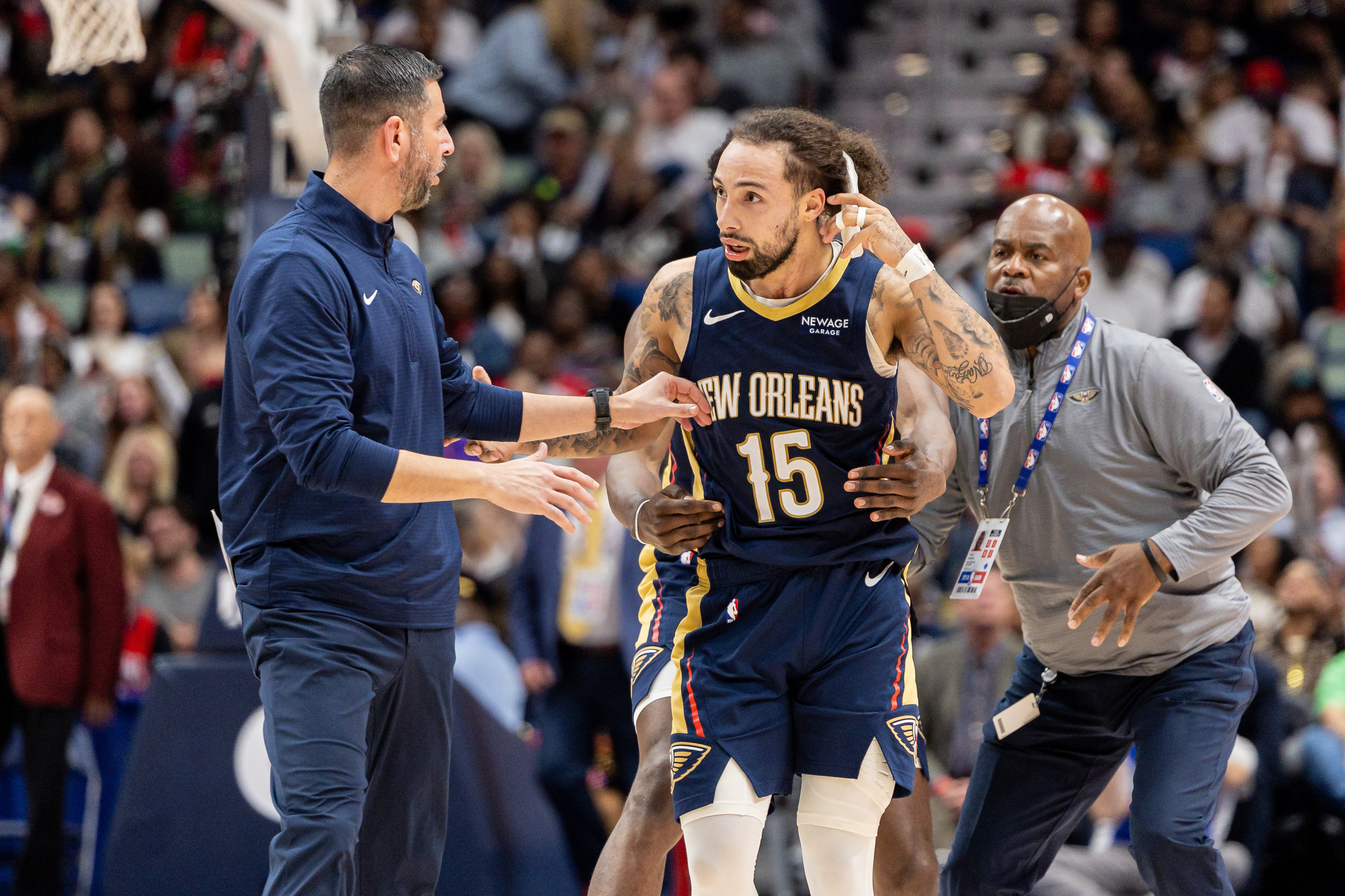 NBA suspends Alvarado, Williams