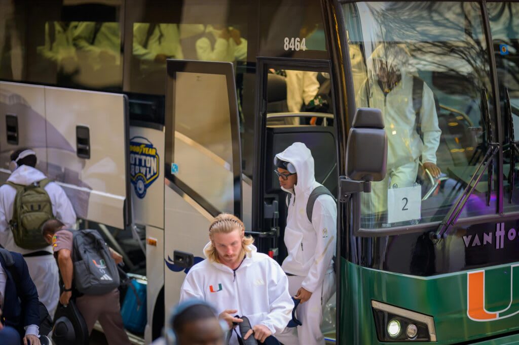 Miami Hurricanes arrive in Dallas: Sights and sounds