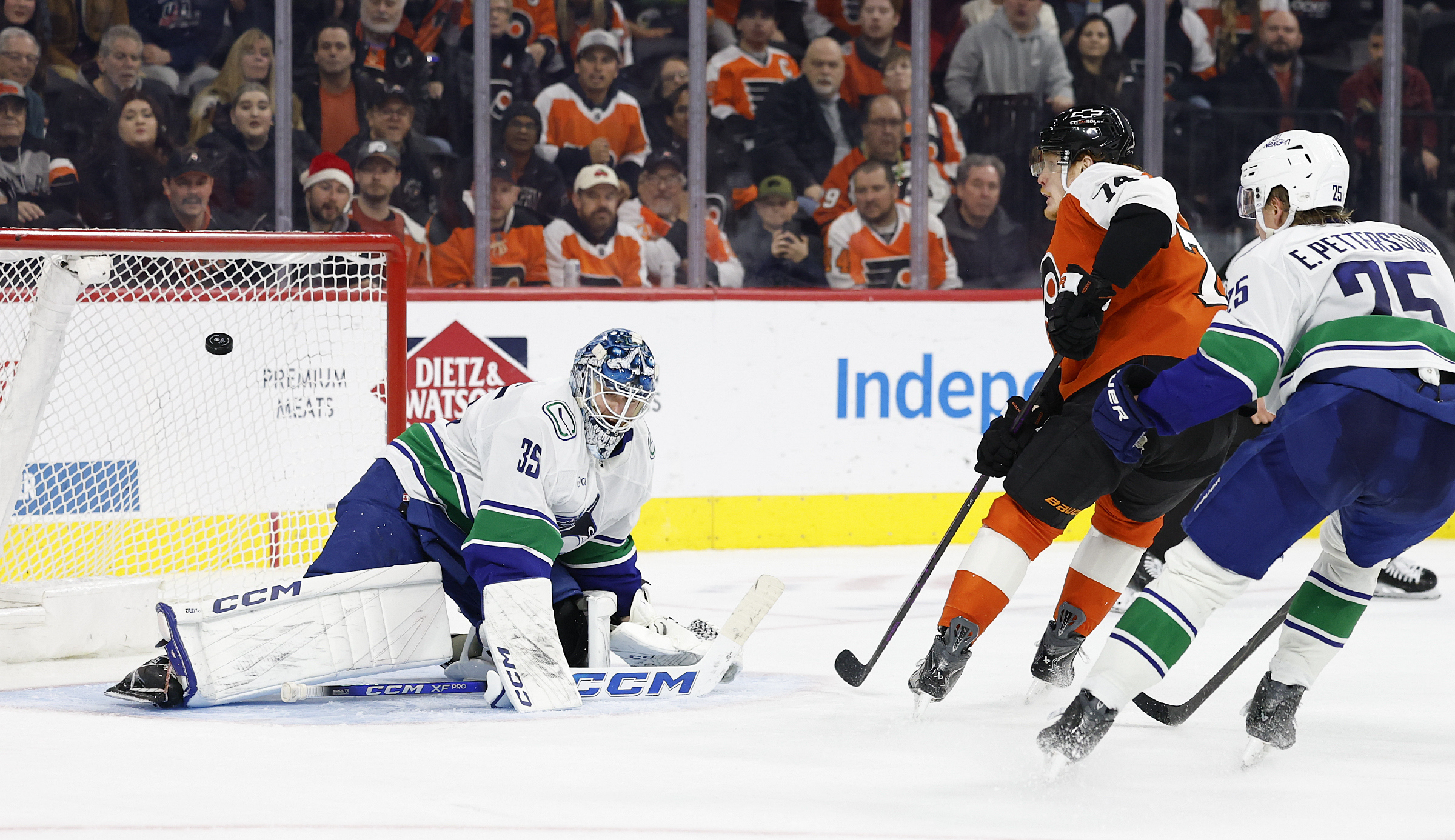 Owen Tippett has been streaky. Rick Tocchet wants to see more ...